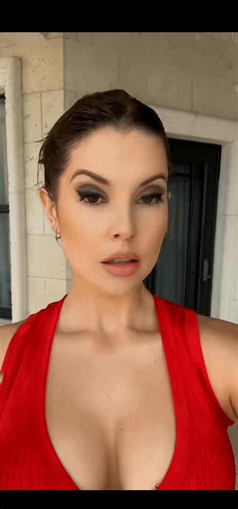 Deep Cleavage R Prettyasiangirls