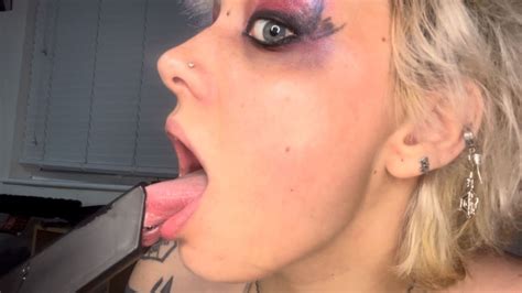 Glitterqueen1999 Vacuuming My Tongue And Licking The Vacuum Manyvids