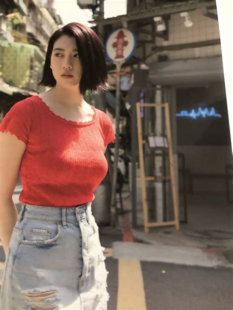 Yahooオークション Kj 額装品 三吉彩花 22歳 グラビア セクシー 美