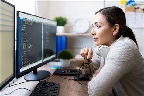 python vs r which language excels in data analysis new horizons