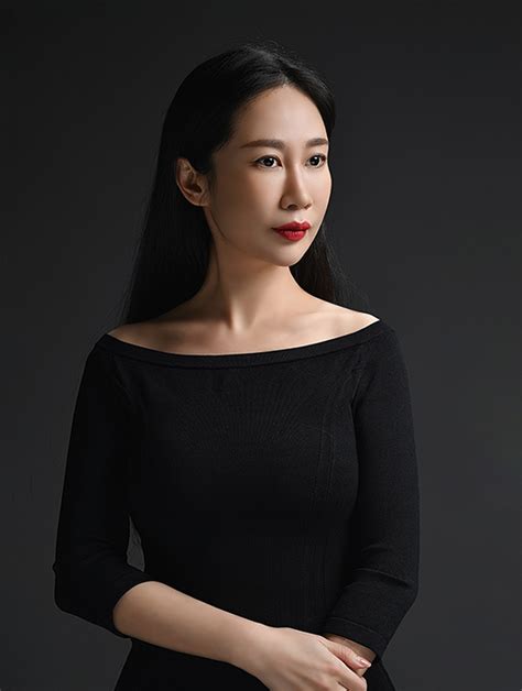 王璐璐时尚讲师「山东欧曼谛时尚美业学校」官网学化妆美容美发美甲美睫培训的学校哪家好