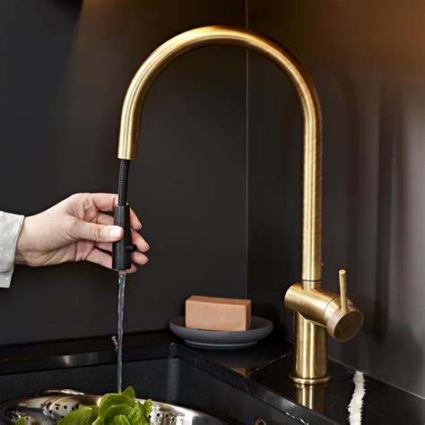 Porlock Brushed Aged Brass Swan Neck Pull Out Kitchen Tap Howdens