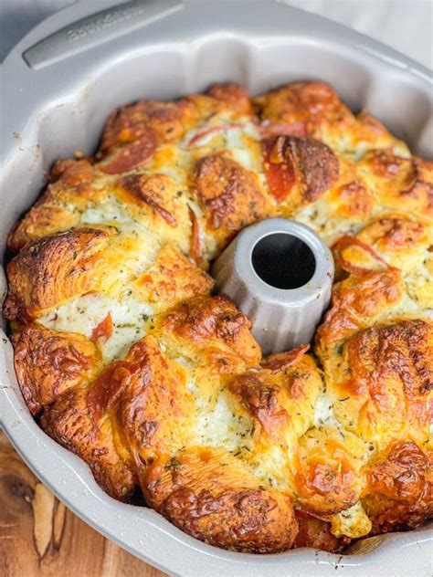 Pepperoni Pizza Monkey Bread