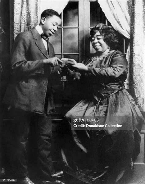 Mother Of The Blues Ma Rainey Chats With An Unidentified Man Circa News Photo Getty Images