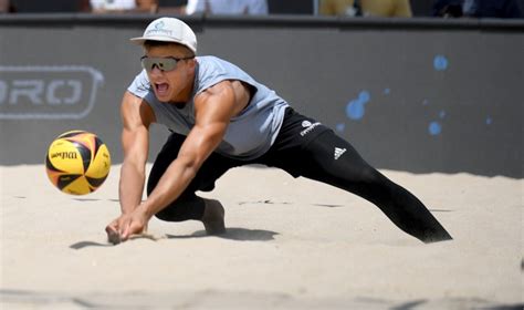 Manhattan Beach Open Ucla Setter Miles Partain Is Also Beach