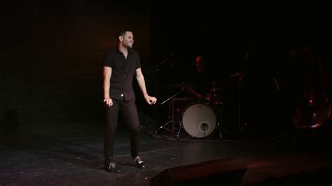 צביקי לוין מספר על Broadway ועל שורת המקהלה במופע Fuckin Forty Youtube