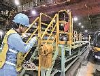 富士鉄鋼センター／荷役作業中の転落防止／安全台や柵、マットを配置 日刊鉄鋼新聞 Japan Metal Daily