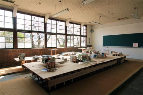 Wooden Platform By Td Atelier Turns Old Classroom Into Multipurpose Space