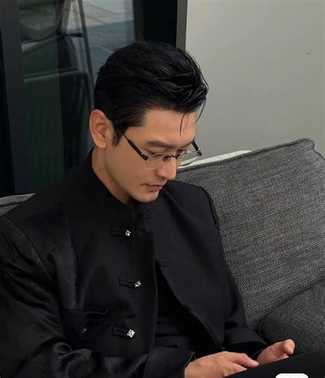 As Beautiful As A Romantic Handsome Man Huynh Hieu Minh Is Still