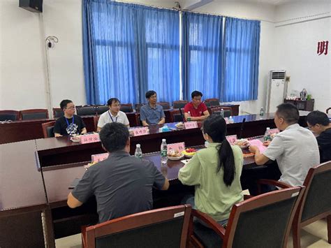 我院邀请北京航空航天大学刘利民教授作学术交流 理学院