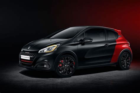 Фото нового Peugeot 208 попали в Сети до дебюта