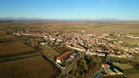 Un Pueblo Entero Mirando A Las Estrellas Fresno De La Vega El Pueblo