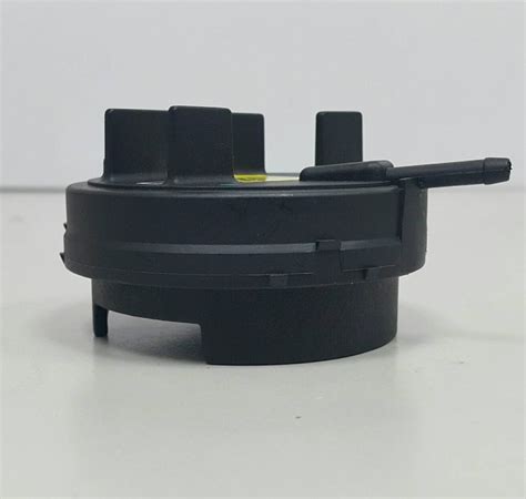 Bmw E90 E91 E92 E93 N52 N52n Pvc Egr 廢氣閥蓋 汽門 氣門室蓋 油氣 鳥蓋 搖臂蓋 11127552281