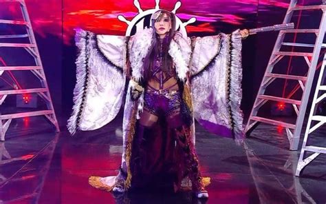 Wwe Fans Rejoice As Kairi Sanes Pirate Princess Gimmick Returns During