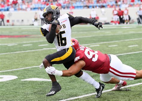 Arkansas Has Easy Time With Arkansas Pine Bluff Reuters