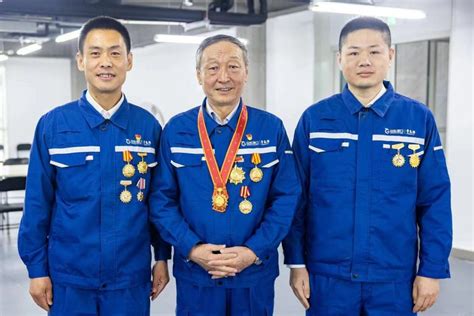 人民工匠”许振超：练一身绝活，无愧于时代