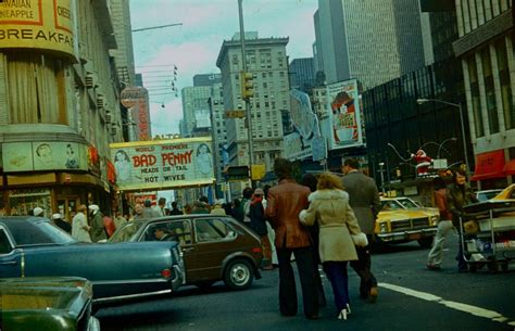 37 Amazing Photographs Capture Street Scenes Of New York City In 1978