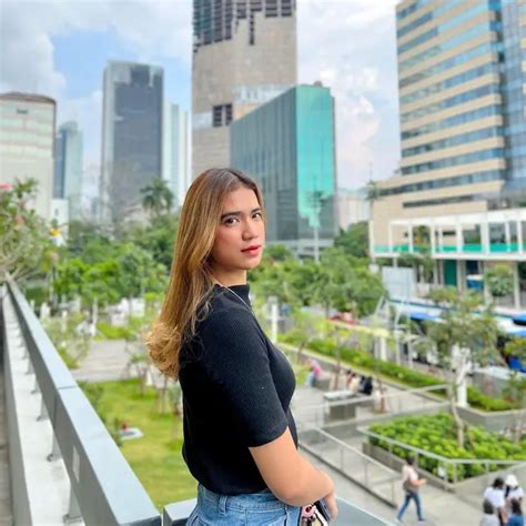 10 Potret Shella Bernadetha Atlet Cantik Pengganti Mikha Tambayong Di Hati Daniel Wenas