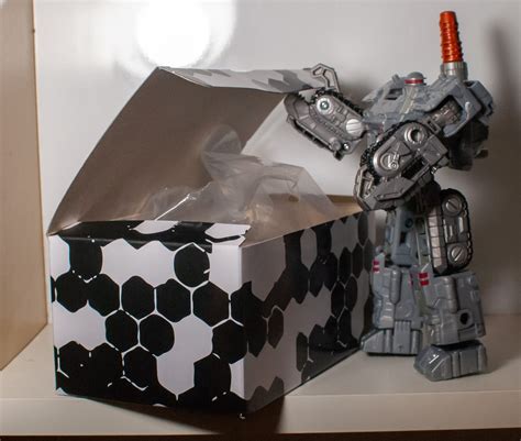 Bot Reviews Transformers Generations Selects Deluxe Centurion Drone