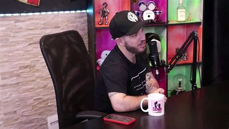 Fetiches Sobre Um Anão Pitoco