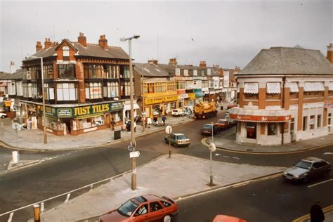 19 Nostalgic Pictures Of Town Centre Sights And People To Take You Back