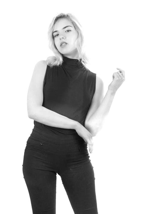 Florence Bisonnette En Studio Au Naturelle