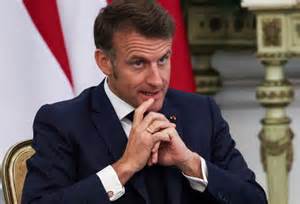 עמנואל מקרון חוטף סטירה נוספת מצב של אינתיפאדה חדשה בפריז חדשות מעריב