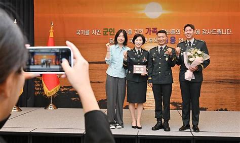 아내 출산 때 Gop서 근무·군 첫 고공강하 결혼식까지 자랑스러운 육군 가족상 시상식 개최