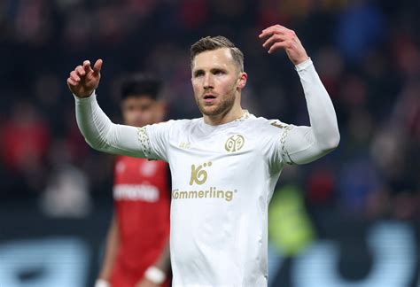 Juventus Turn To Mainz Captain Silvan Widmer After Missing Out On Wesley