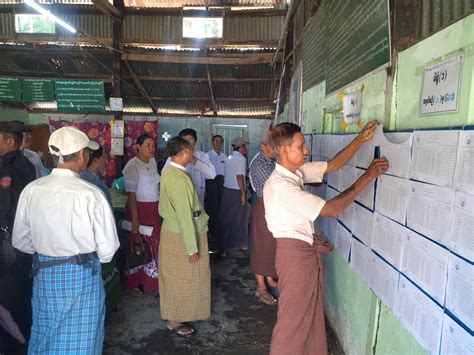 ကျိုက်လတ်မြို့နယ်၌ ဒုတိယအကြိမ် မဲစာရင်း ကပ်ထားကြေညာမှုအား တာဝန်ရှိသူမ