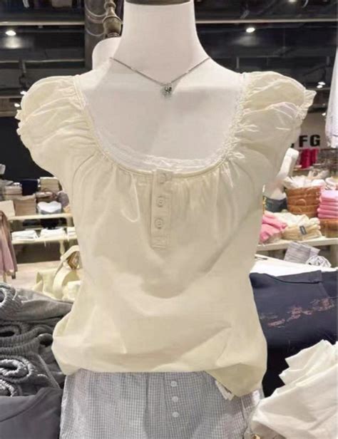 Brandy Melville Clarisse Top Womens Fashion Tops Blouses On Carousell