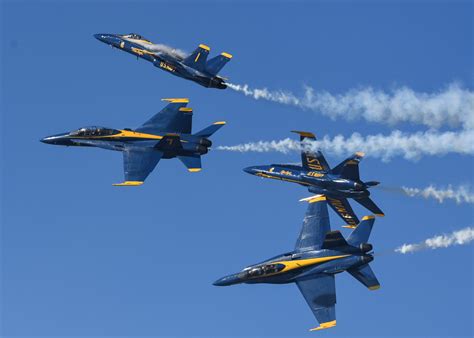 171104 N Tp832 728 Blue Angels Maneuver Diamond Loop
