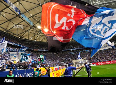 Bundesliga Club Fc Schalke 04 Fotos Und Bildmaterial In Hoher