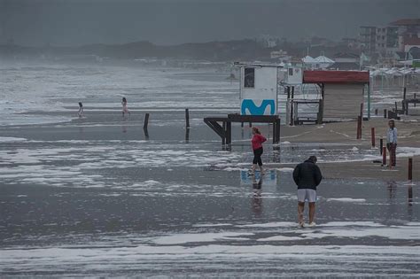 15 Imágenes Del Violento Temporal En La Costa Atlántica Infobae