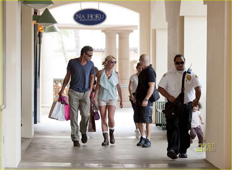 Britney Spears And Jason Trawick Shopping In Hawaii Photo 2475801