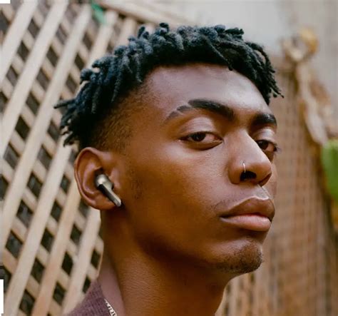 JBL Makes Earbuds True Wireless