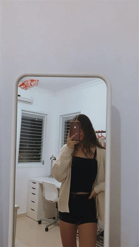Pin By っ っ ♥ On Someone In 2021 Girl With Brown Hair Hair Mirror