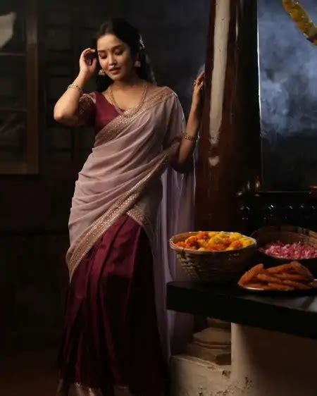 Anikha Surendran Hot Pics And Photo In Saree And Lehnga