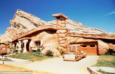 Descubre Esta Casa Inspirada En Los Picapiedra Situada En San