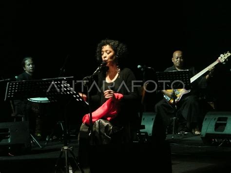 Nirwan Dewanto Antara Foto