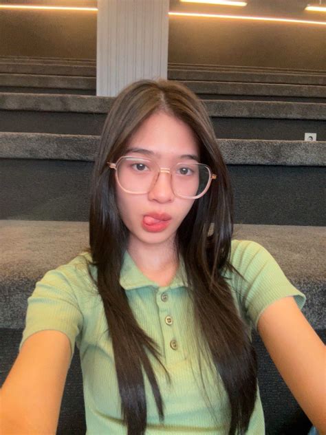 Pin oleh jsph zpainz di Flora JKT48 di 2024 | Orang cantik, Wajah gadis, Gadis-gadis cantik