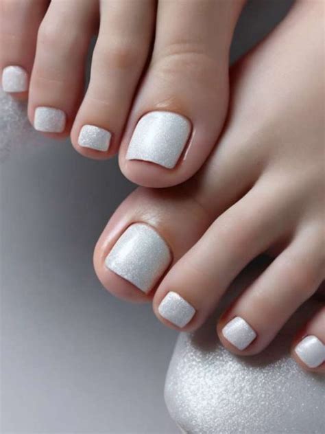 35 White Pedicure Nail Designs
