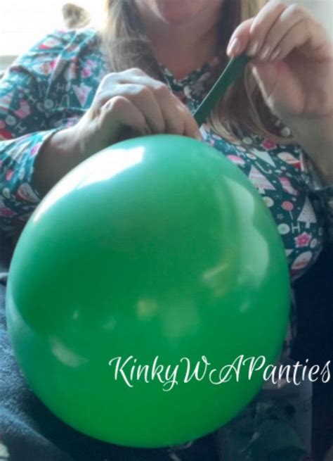 Kinkywapanties Blowing Up Balloons Manyvids