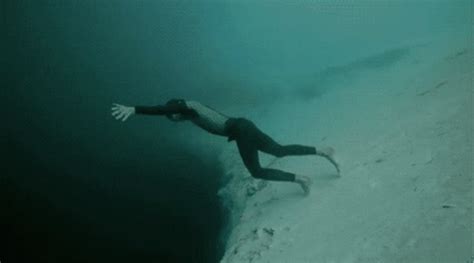 Deep In The Ocean Diving 