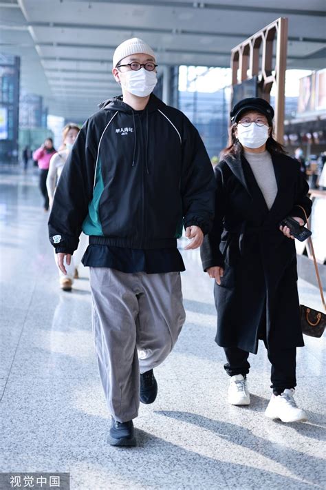 减肥失败？杜海涛与母亲同框亮相 身材圆润壮实 搜狐大视野 搜狐新闻