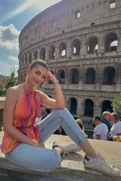 31 Stylish And Comfortable Rome Outfit Ideas For Your Roman Holiday