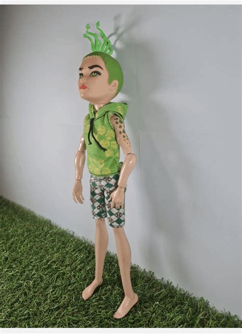 Something Doesnt Seem Right Here Rmonsterhigh