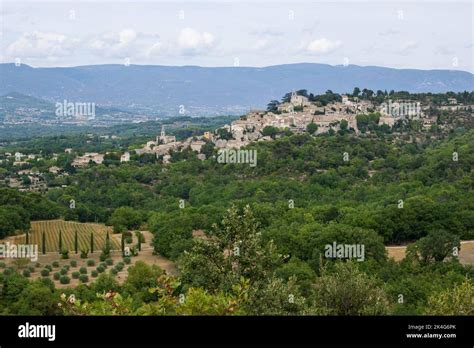 Vue Sur Le Village Perché De Bonnieux Dans La Vallée Du Luberon Dans