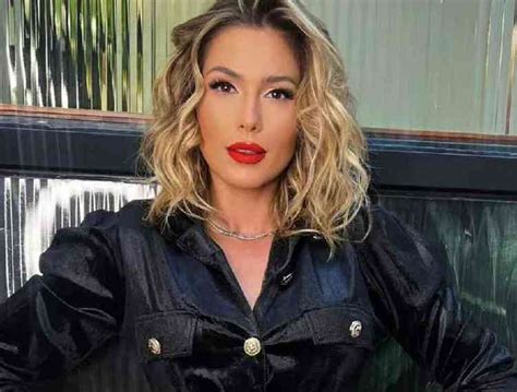 De Biquíni Fio Dental Livia Andrade Expõe Bumbum Em Aniversário E