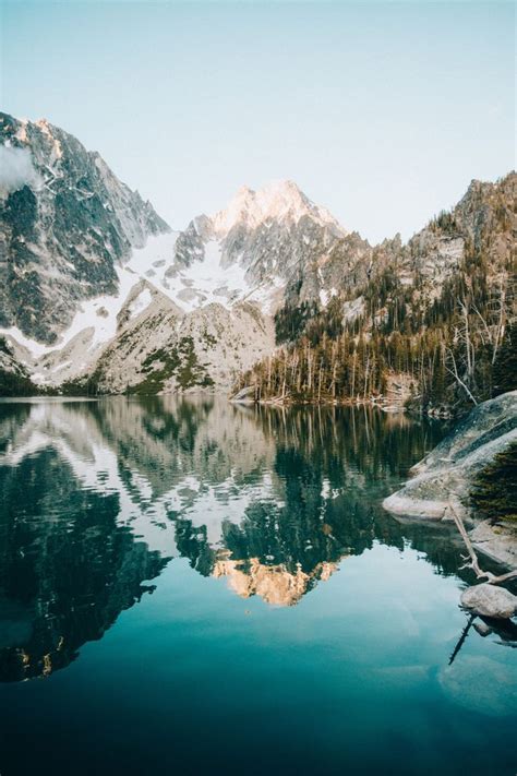 Colchuck Lake Hike What To Expect During Sunrise The Mandagies